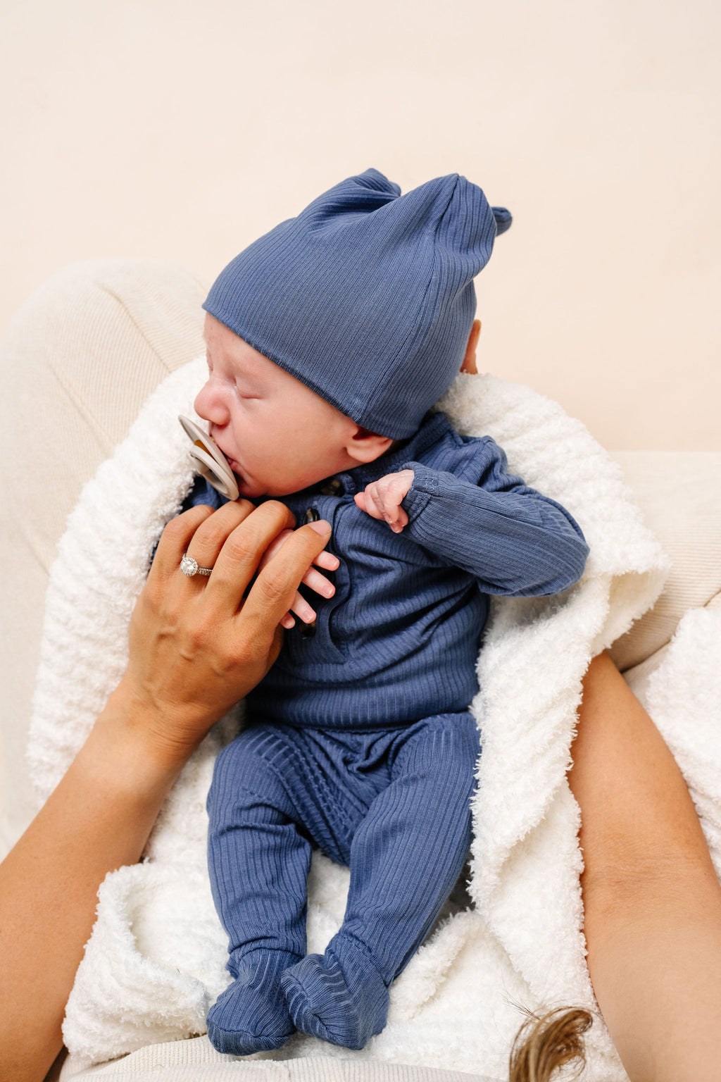 Harrison Ribbed Top Knot Hat – Lou Lou & Company